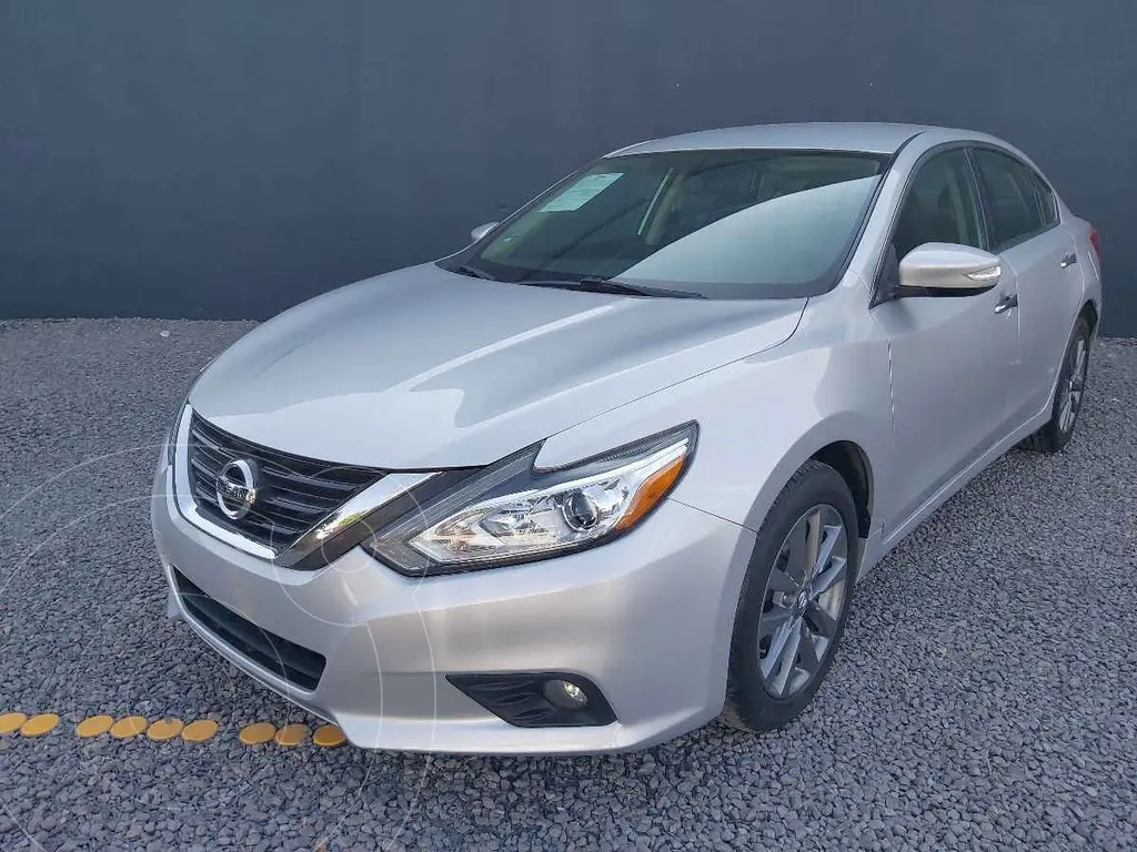 Nissan Altima Advance usado (2017) color Plata precio $230,000