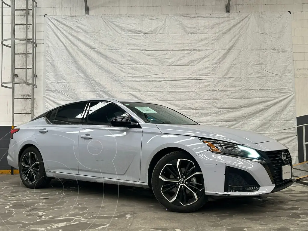 Nissan Altima SR Turbo usado (2023) color Gris precio $480,000