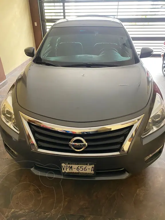 Nissan Altima Advance NAVI usado (2015) color Gris precio $230,000