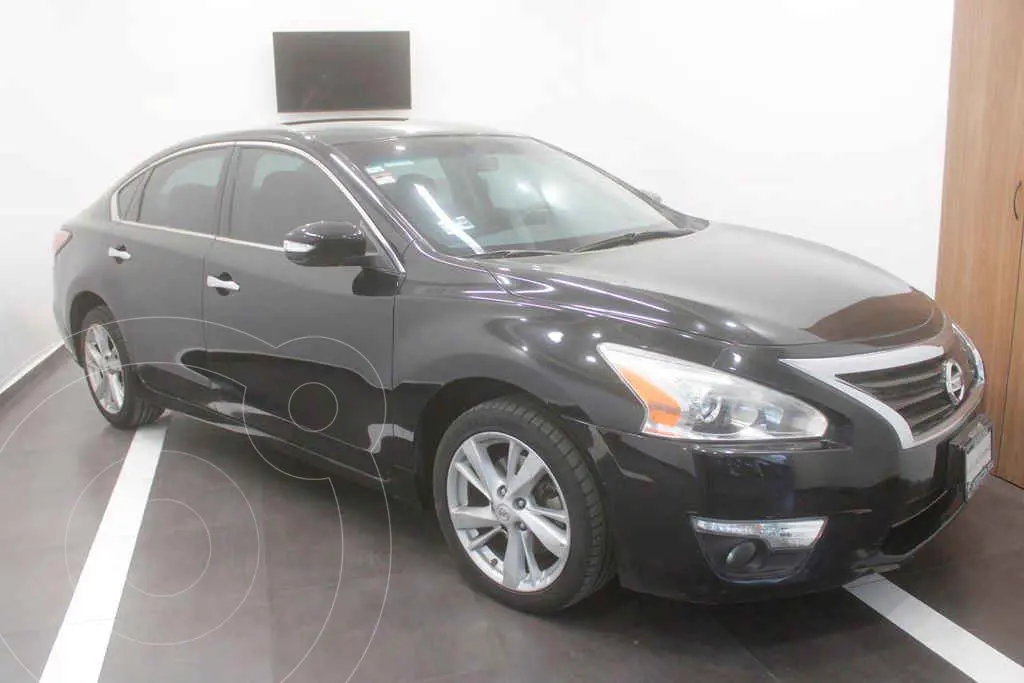 Nissan Altima Sense usado (2015) color Negro precio $219,000