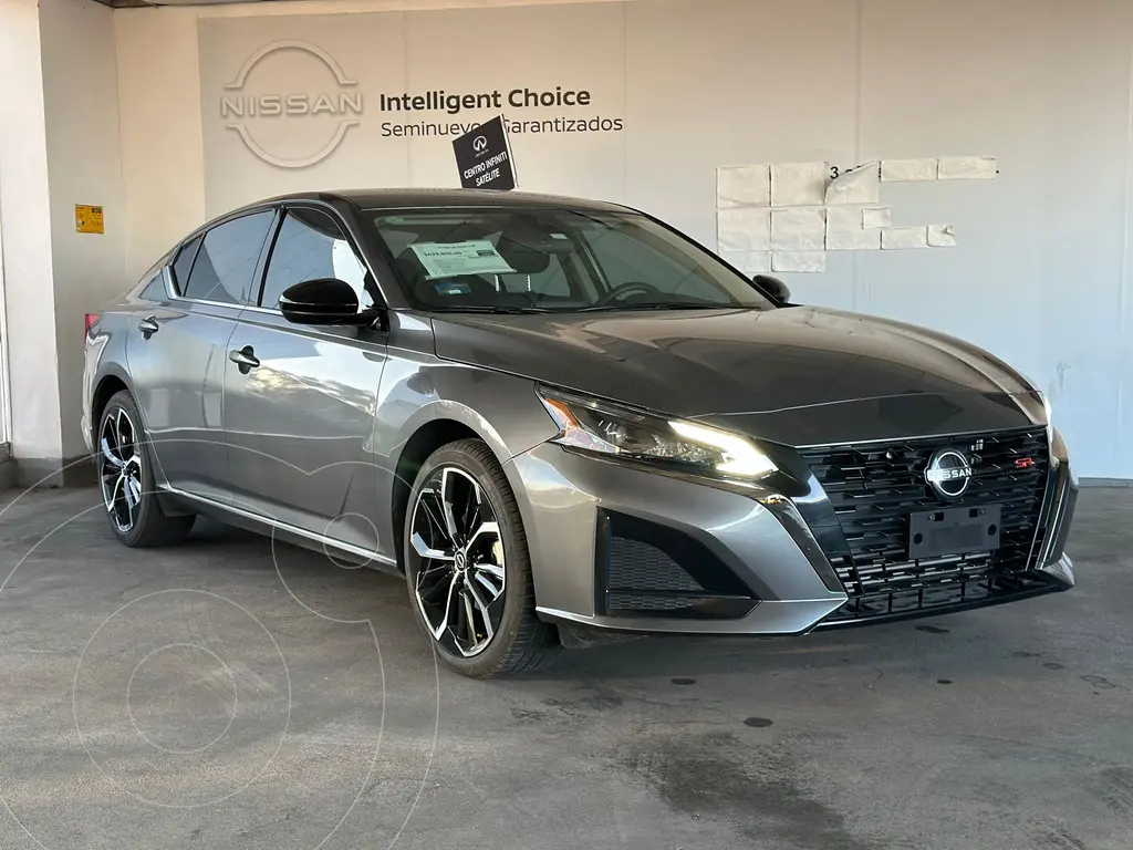 Nissan Altima SR Turbo usado (2023) color Gris Oscuro precio $619,800