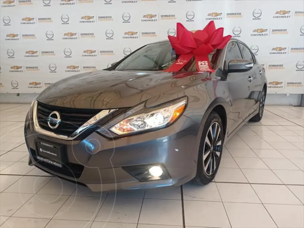 Nissan Altima Advance usado (2018) color Gris precio $289,500