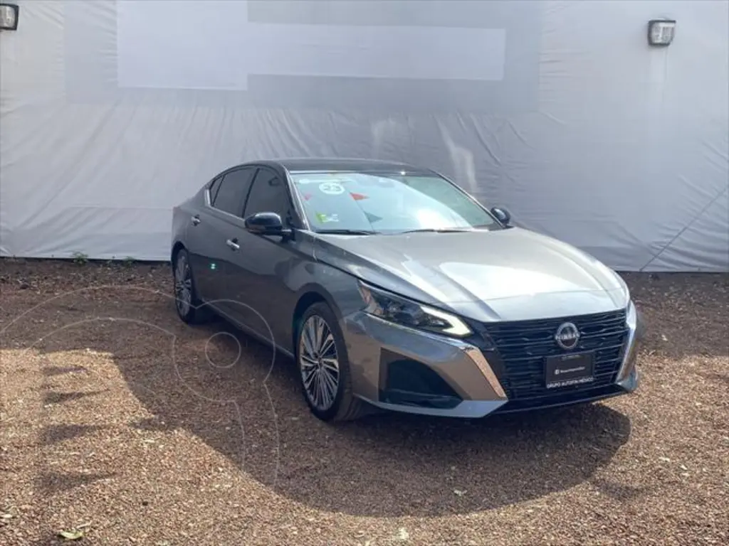 Nissan Altima Exclusive Turbo usado (2023) color Gris Oscuro precio ...