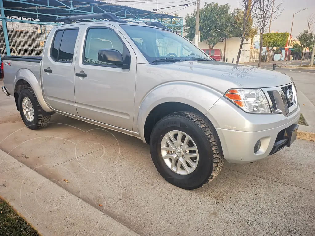 Nissan Frontier Pro-4X V6 4x4 usado (2017) color Plata precio $298,000