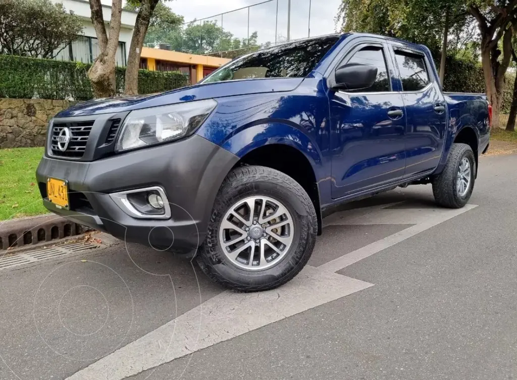 Nissan Frontier 2.5L DC 4x2 usado (2021) color Azul precio $109.500.000
