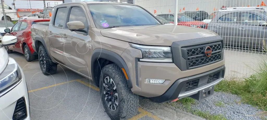 Nissan Frontier Pro 4X 4x4 Aut usado (2022) color Beige precio $890,000