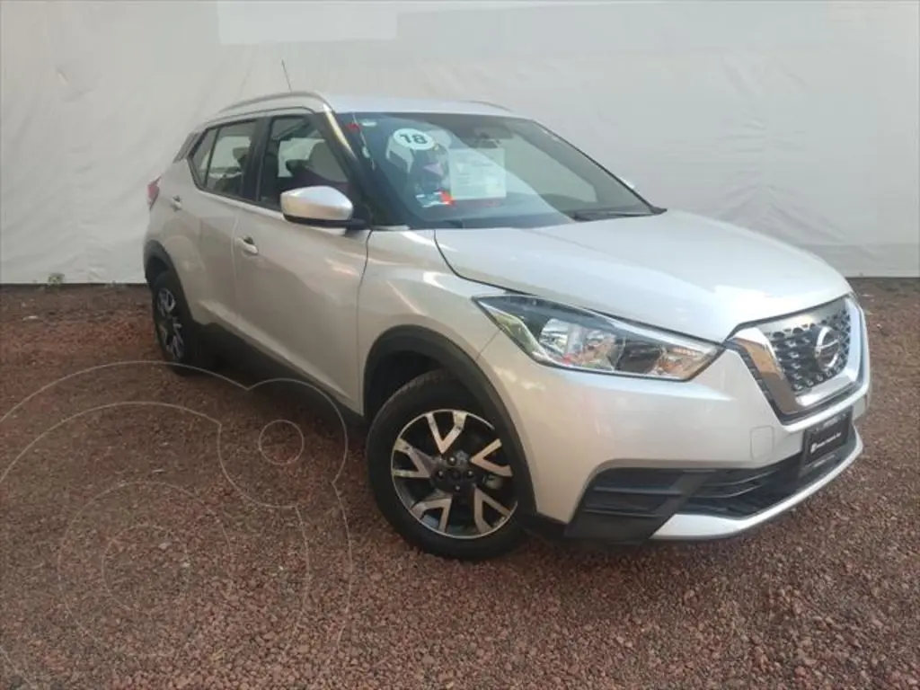 Nissan Kicks Sense usado (2018) color plateado precio $279,000