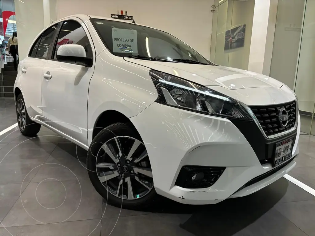 Nissan March Exclusive usado (2023) color Rojo precio $310,000
