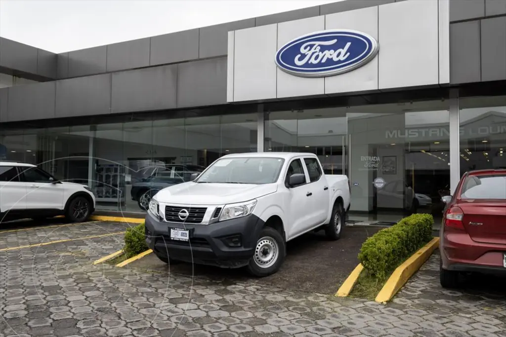 Nissan NP300 Doble Cabina SE TM AC PAQ SEG 6 VEL usado (2019) color Blanco precio $325,000