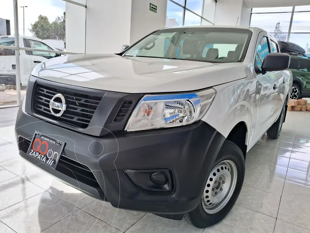 Nissan NP300 Doble Cabina SE A/A Paq. de Seg. usado (2020) color Blanco ...
