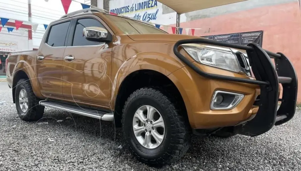 Nissan NP300 Frontier LE A/A usado (2017) color Naranja precio $350,000