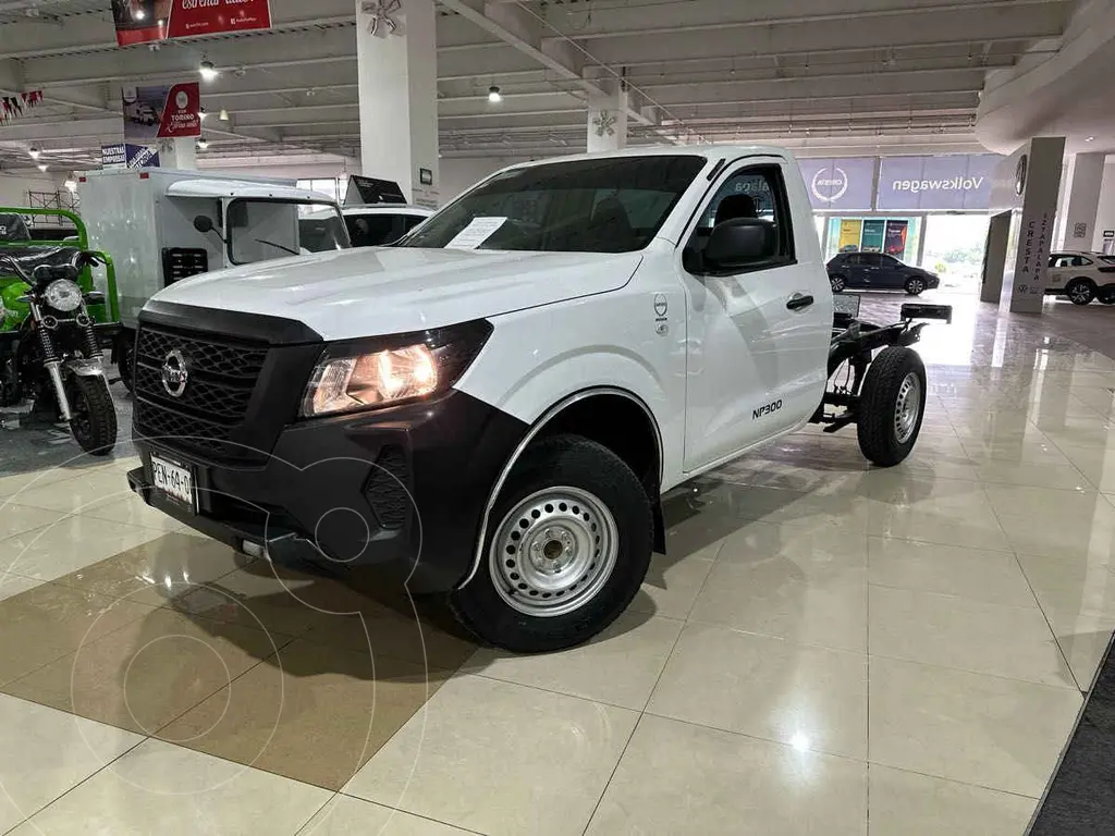 Nissan NP300 Chasis Plus usado (2022) color Blanco precio $399,000