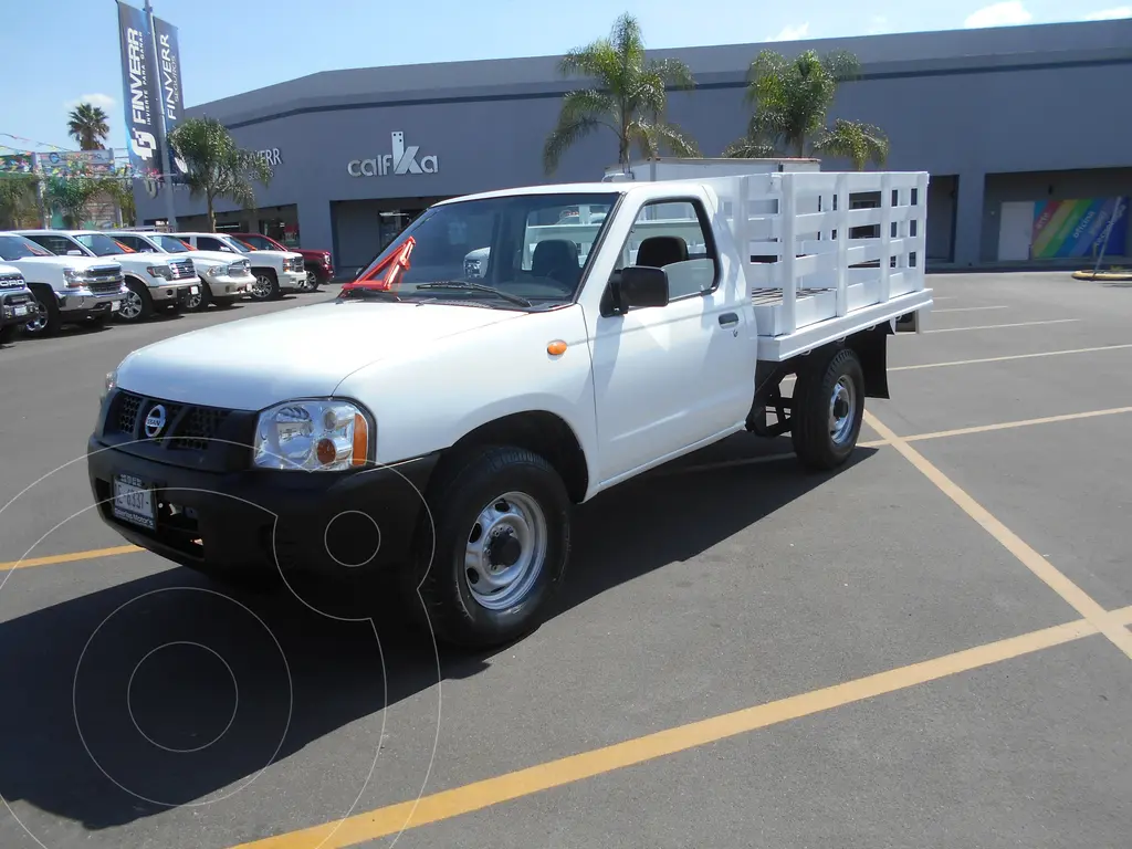 Nissan NP300 2.4L Chasis usado (2011) color Blanco precio $188,000