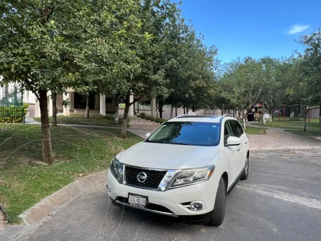 Nissan Pathfinder Exclusive 4x4 usado (2015) color Blanco precio $285,000