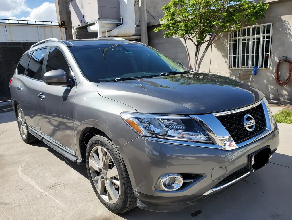 Nissan Pathfinder Exclusive usado (2015) color Gris Oxford precio $260,000