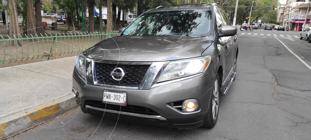 Nissan Pathfinder Exclusive usado (2015) color Gris Oxford precio $279,000