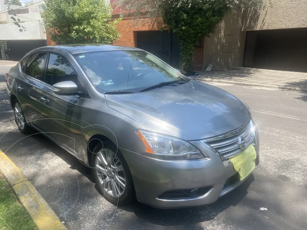 Nissan Sentra Exclusive NAVI Aut usado (2015) color Plata precio $205,000