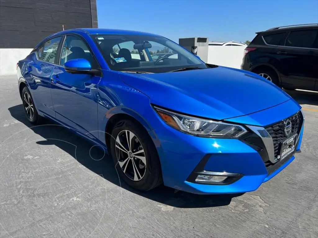 Nissan Sentra Advance usado (2023) color Azul Elctrico precio $398,000