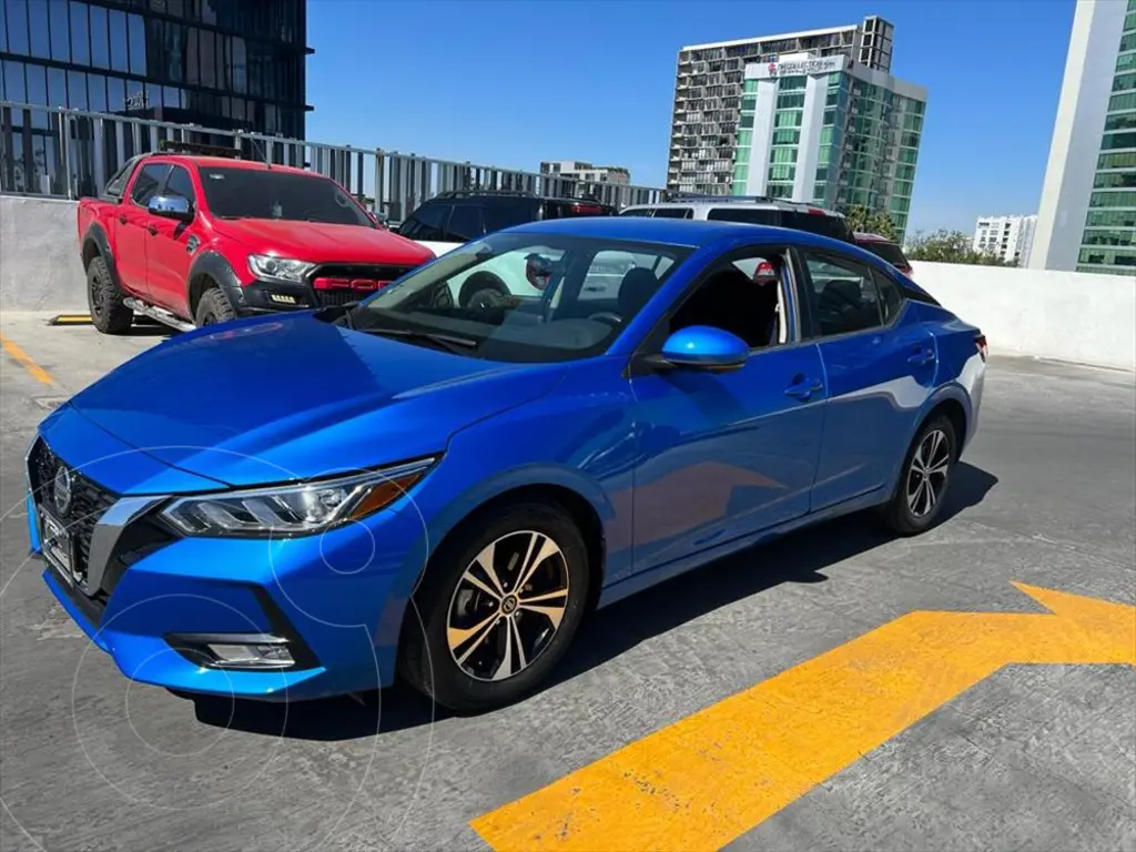 Nissan Sentra Advance usado (2023) color Azul Elctrico precio $398,000