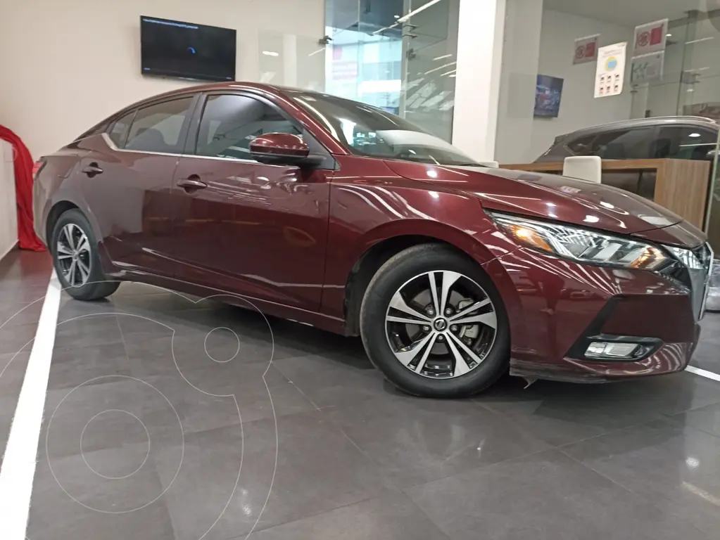 Nissan Sentra Advance usado (2021) color Rojo Cobrizo precio $365,000
