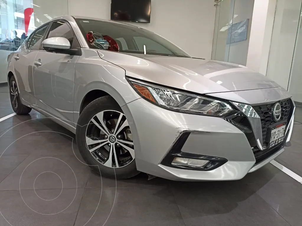 Nissan Sentra Advance usado (2020) color Gris precio $300,000