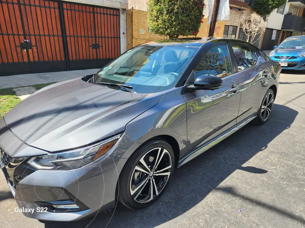 Nissan Sentra SR usado (2022) color Plata precio $365,000