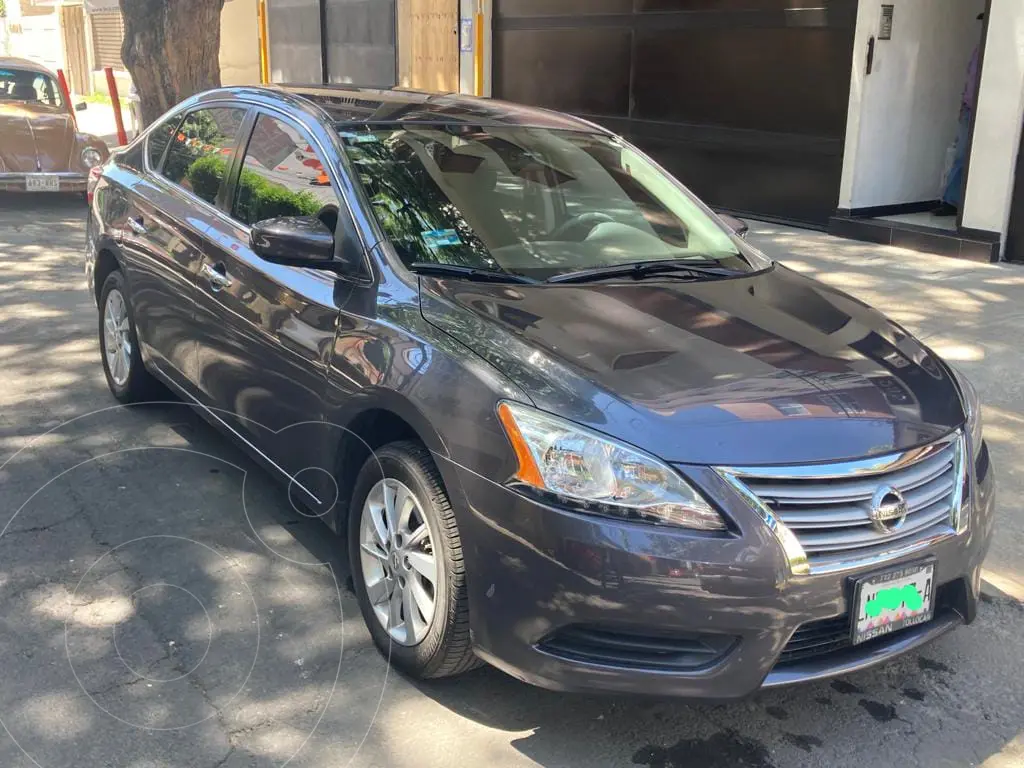 Nissan Sentra Sense Aut usado (2016) color Gris precio $200,000