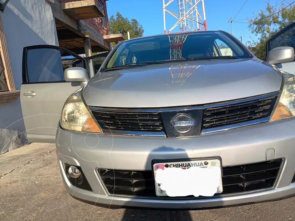 Nissan Tiida HB Emotion usado (2008) color Plata precio $69,000