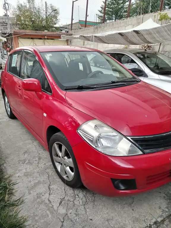 Nissan Tiida HB Emotion usado (2012) color Rojo precio $119,000