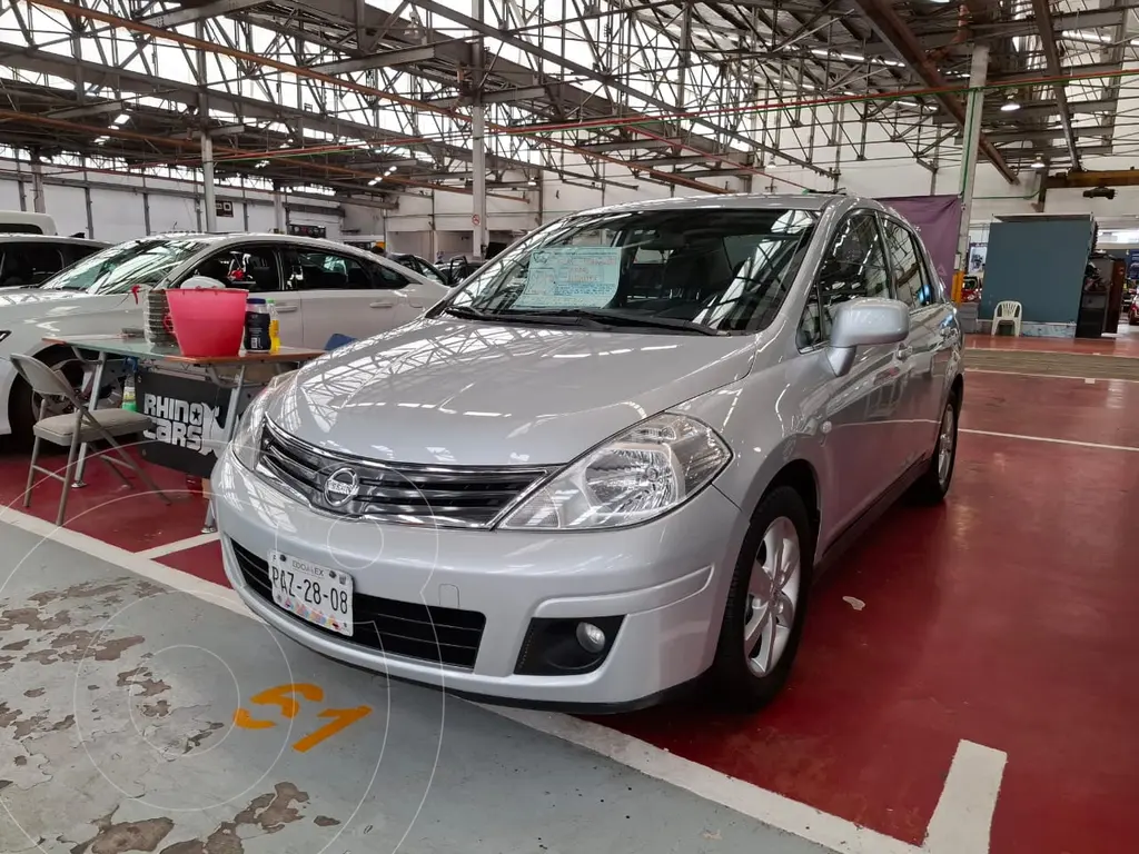 Nissan Tiida Sedan Emotion Aut usado (2011) color Plata precio $124,900