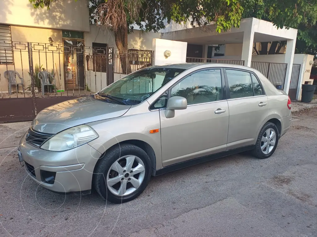 Nissan Tiida Sedan Comfort usado (2011) color Arena precio $119,000