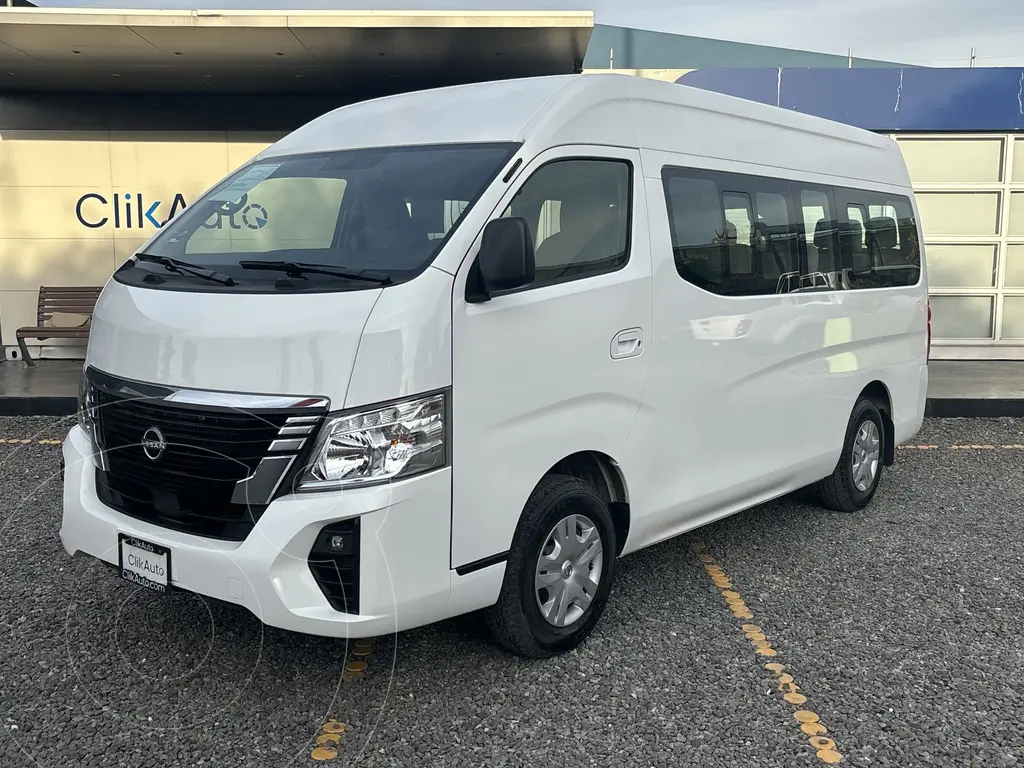 Nissan Urvan 14 Pasajeros usado (2023) color Blanco precio $699,900