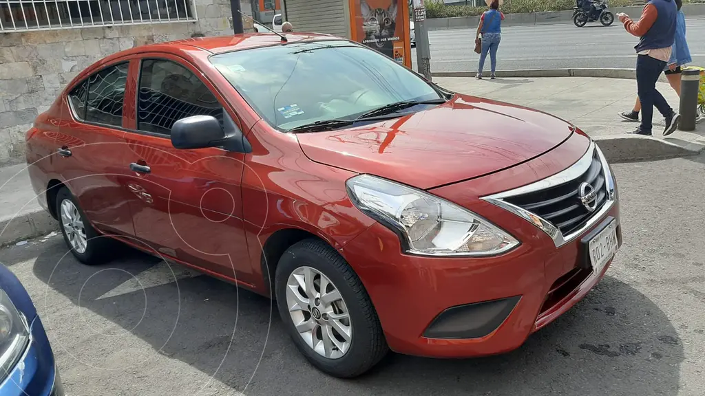 Nissan V-Drive 1.6L usado (2022) color Rojo precio $230,000