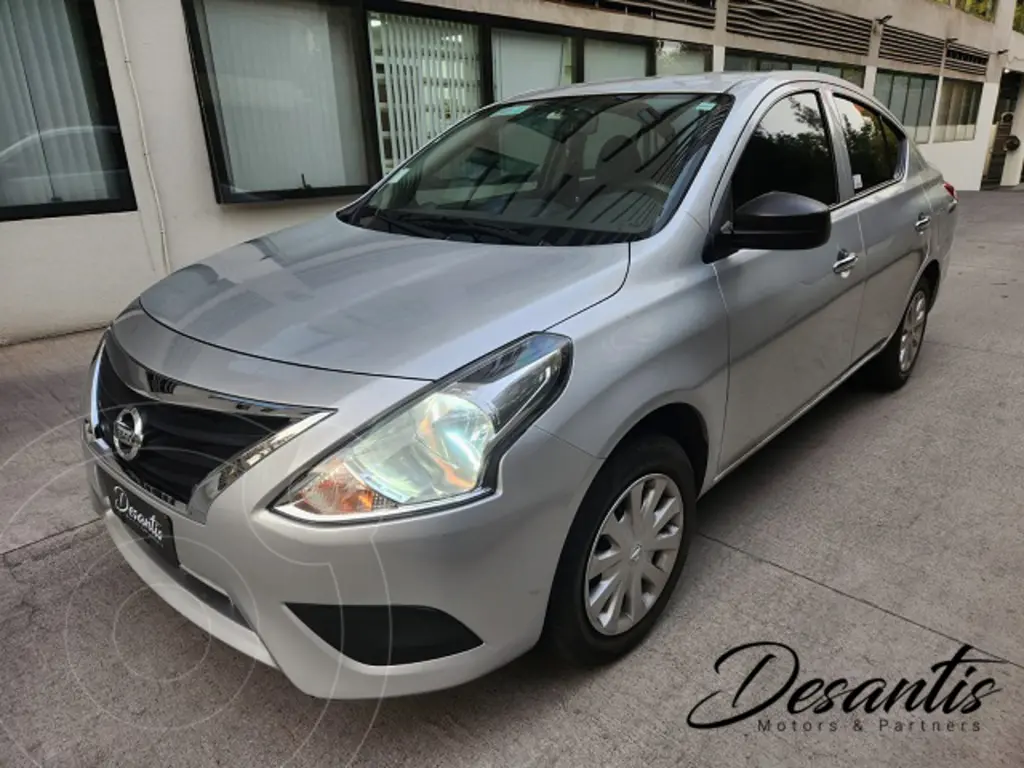 Nissan Versa V-Drive 1.6L usado (2021) color Gris precio $8.780.000