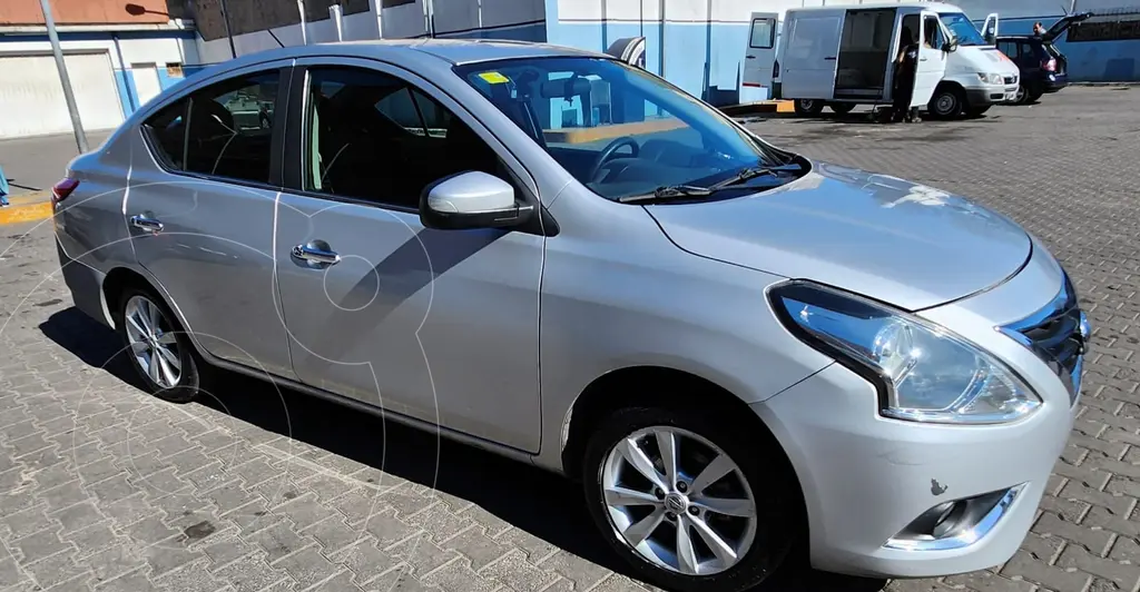 Nissan Versa Advance Aut usado (2017) color Plata precio u$s8.500