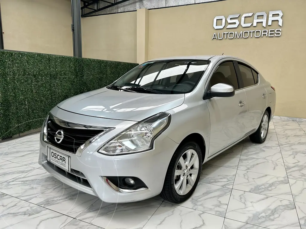 Nissan Versa Advance Aut usado (2018) color Plata precio $5.500.000