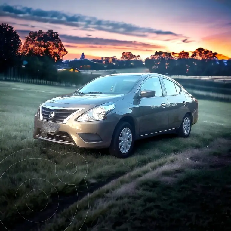 Nissan Versa 1.6L Sense usado (2016) color Gris Titanio precio $6.300.000