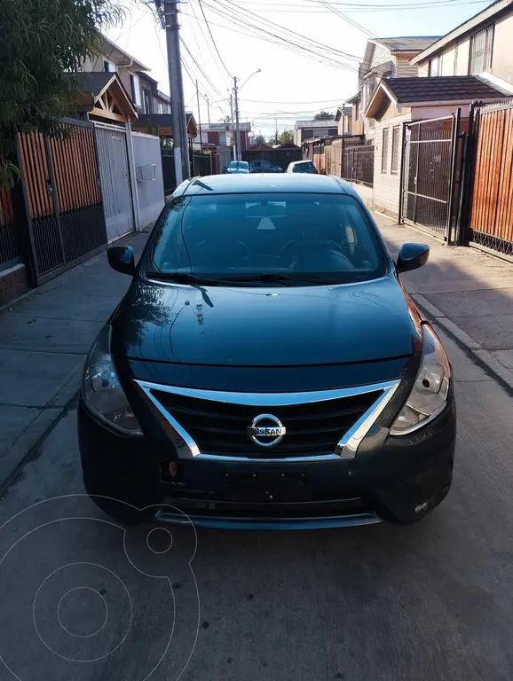 Nissan Versa Sense usado (2015) color Azul precio $3.950.000