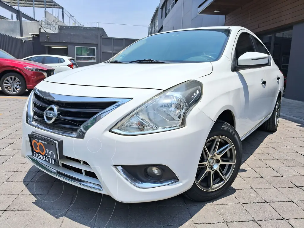 Nissan Versa Exclusive NAVI Aut usado (2015) color Blanco precio $180,000