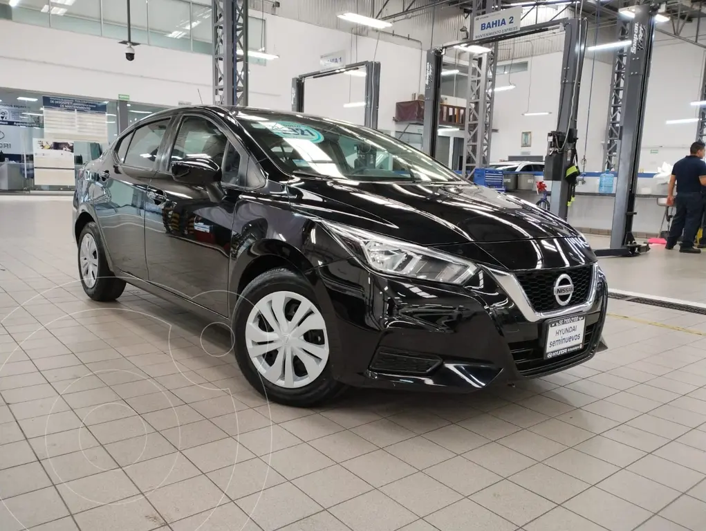 Nissan Versa Sense usado (2021) color Negro precio $313,200