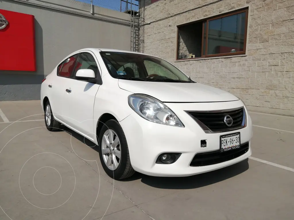 Nissan Versa Advance usado (2014) color Blanco precio $185,000