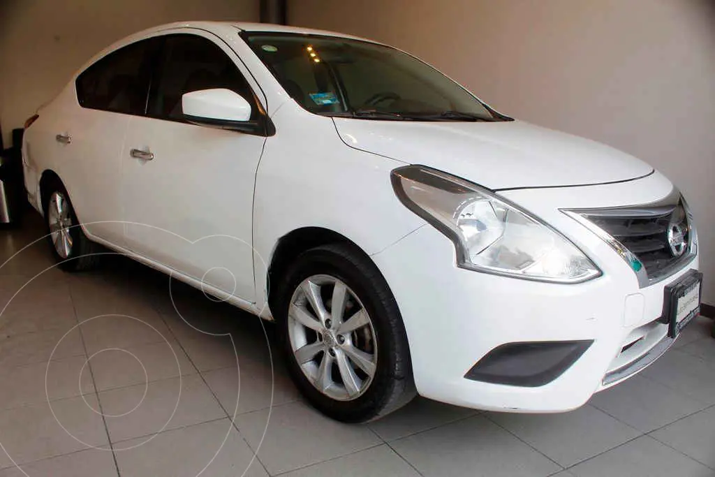 Nissan Versa Sense usado (2018) color Blanco precio $205,000
