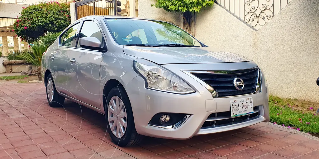 Nissan Versa Sense Aut usado (2015) color Plata precio $139,000