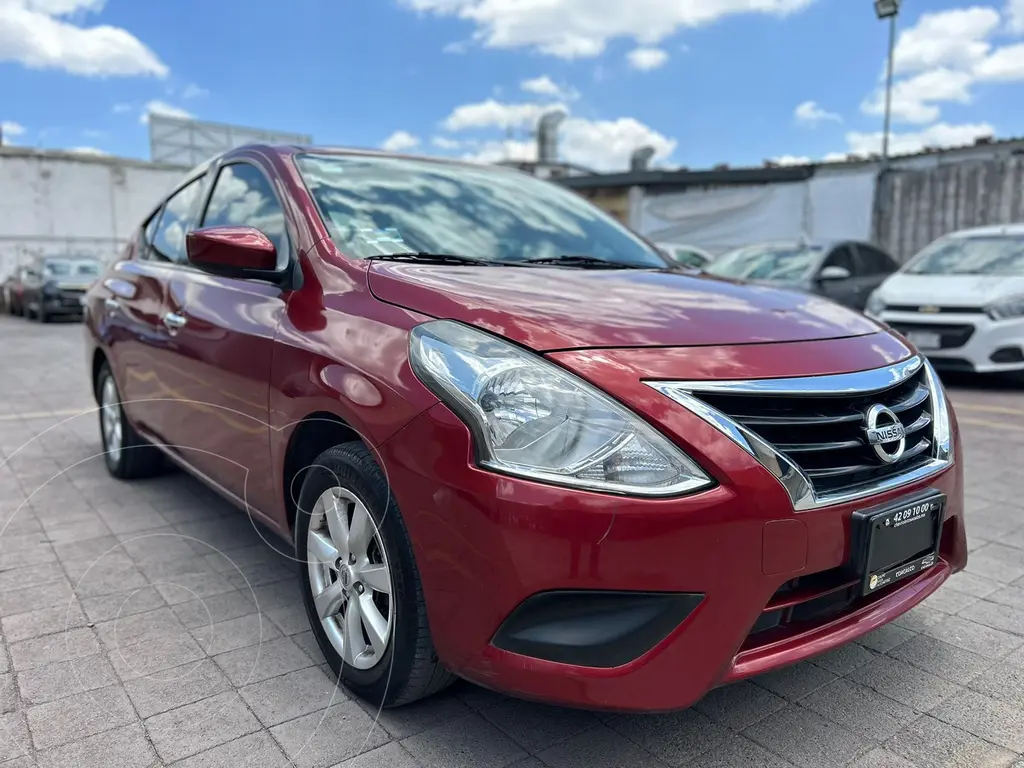 Nissan Versa Sense Aut usado (2019) color Rojo precio $180,000