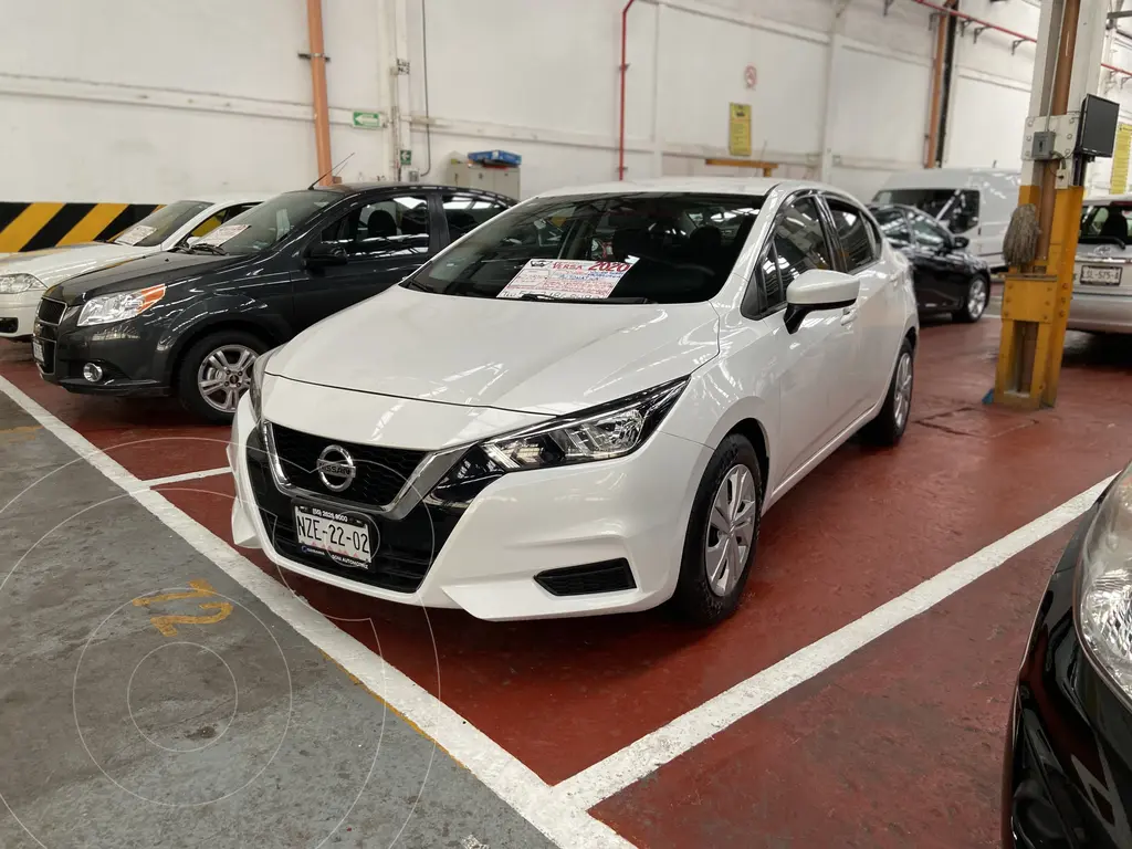 Nissan Versa Sense Aut usado (2020) color Plata precio $228,500