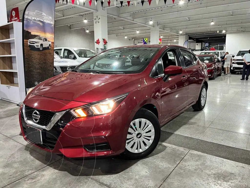 Nissan Versa Sense usado (2020) color Rojo precio $275,000