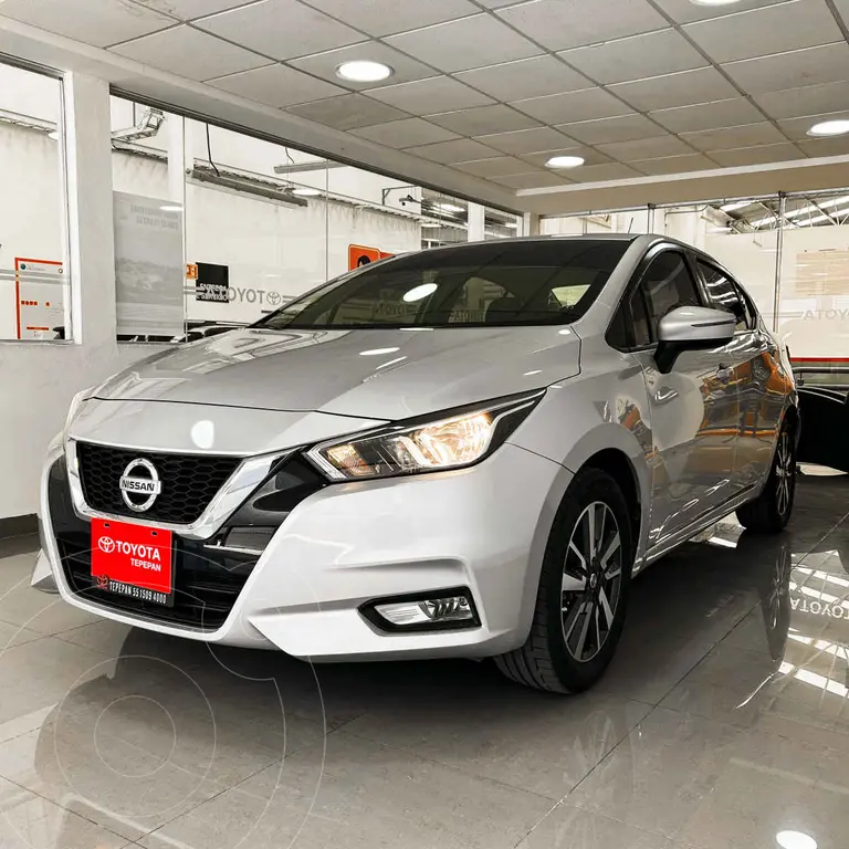 Nissan Versa Advance usado (2021) color Plata precio $310,000
