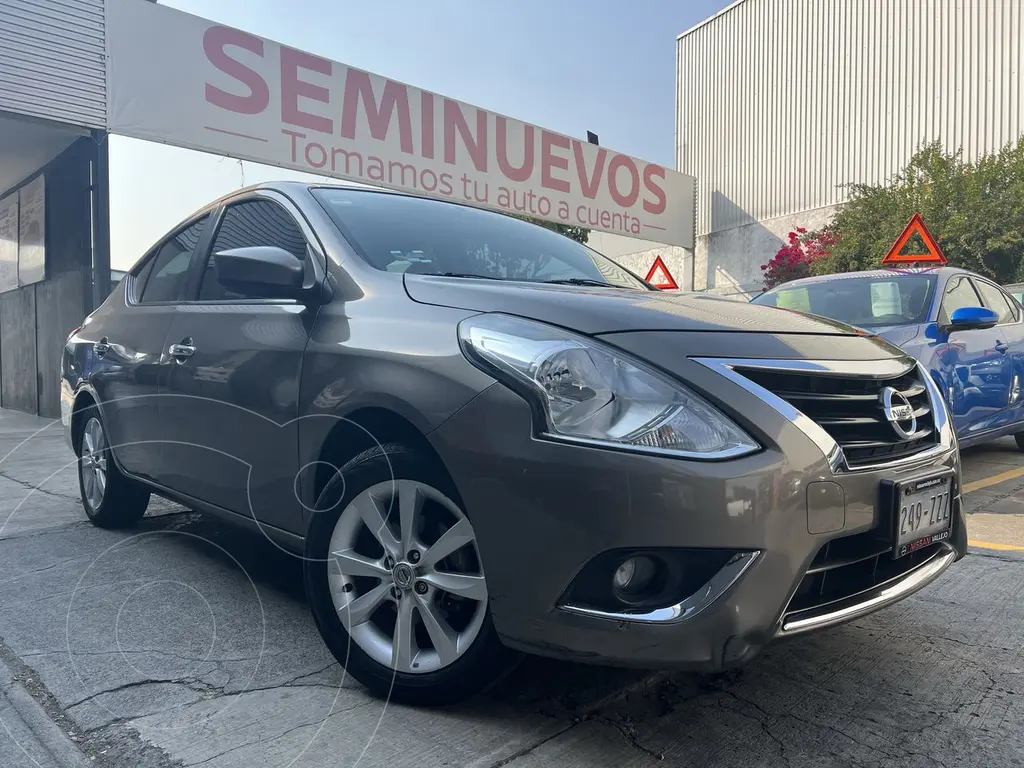 Nissan Versa Advance usado (2015) color Titanio precio $169,800