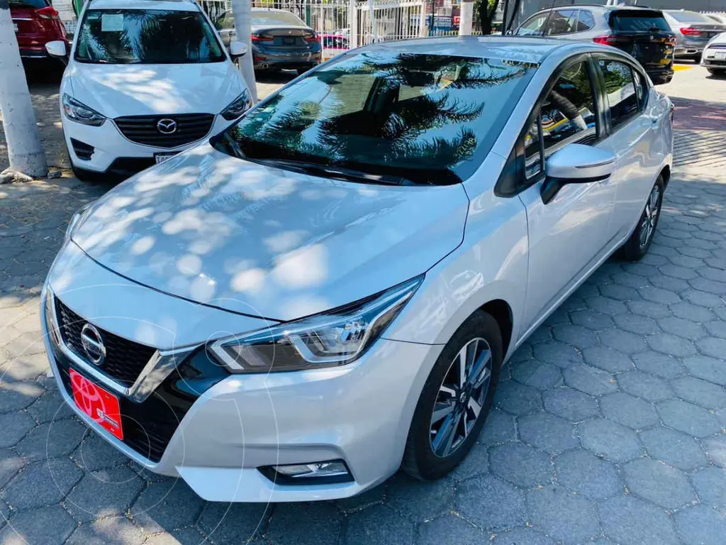 Nissan Versa Advance usado (2021) color Plata precio $285,000