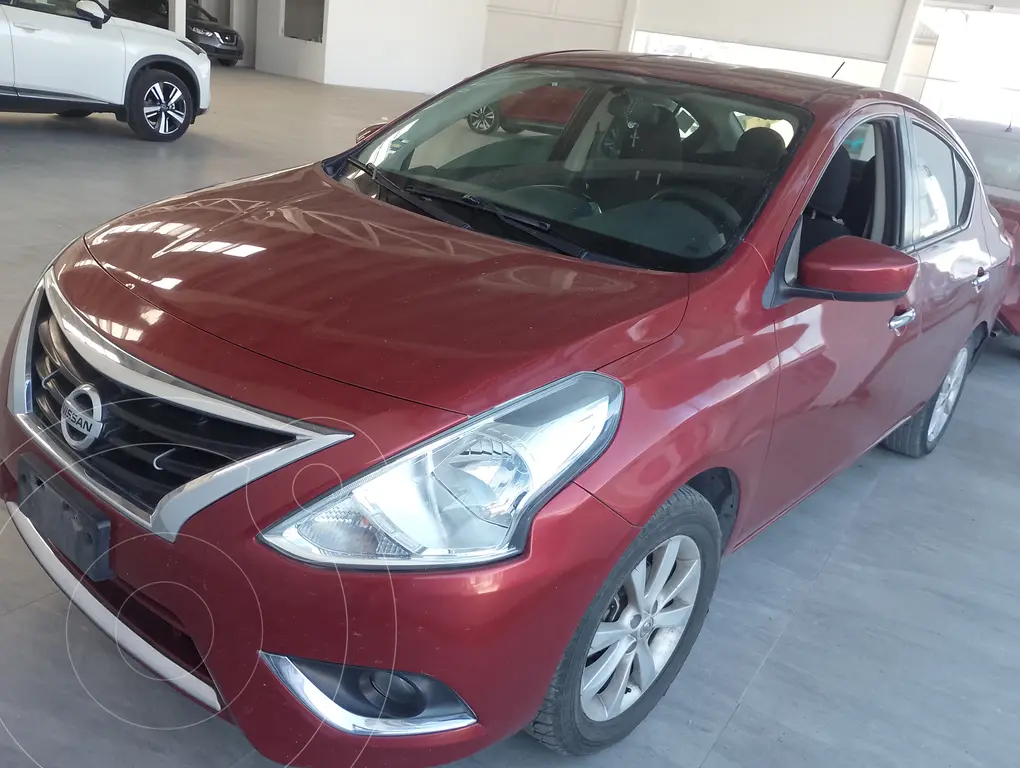Nissan Versa Advance usado (2016) color Rojo precio $190,000